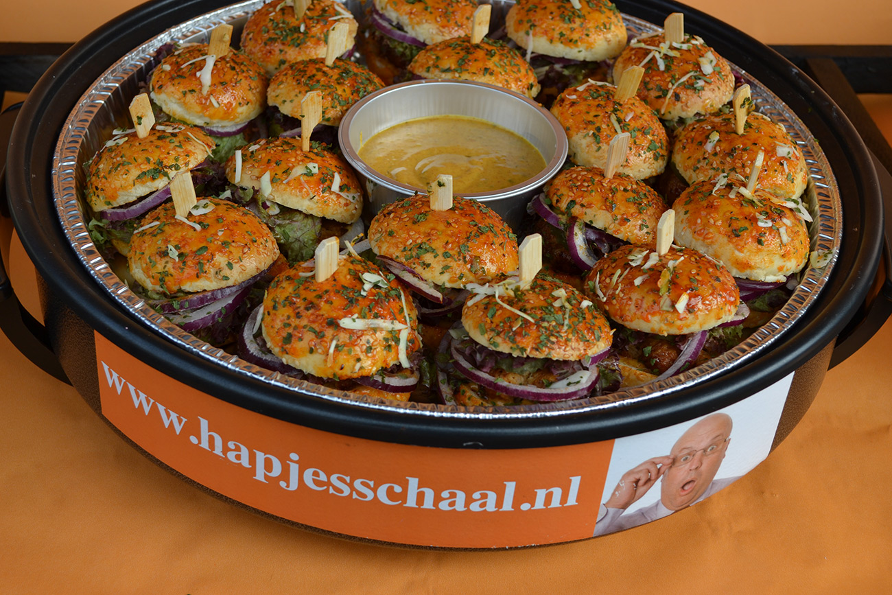 Hapjes/broodjesplateau warm/koud (1.80m lang) | Hapjesschaal.nl